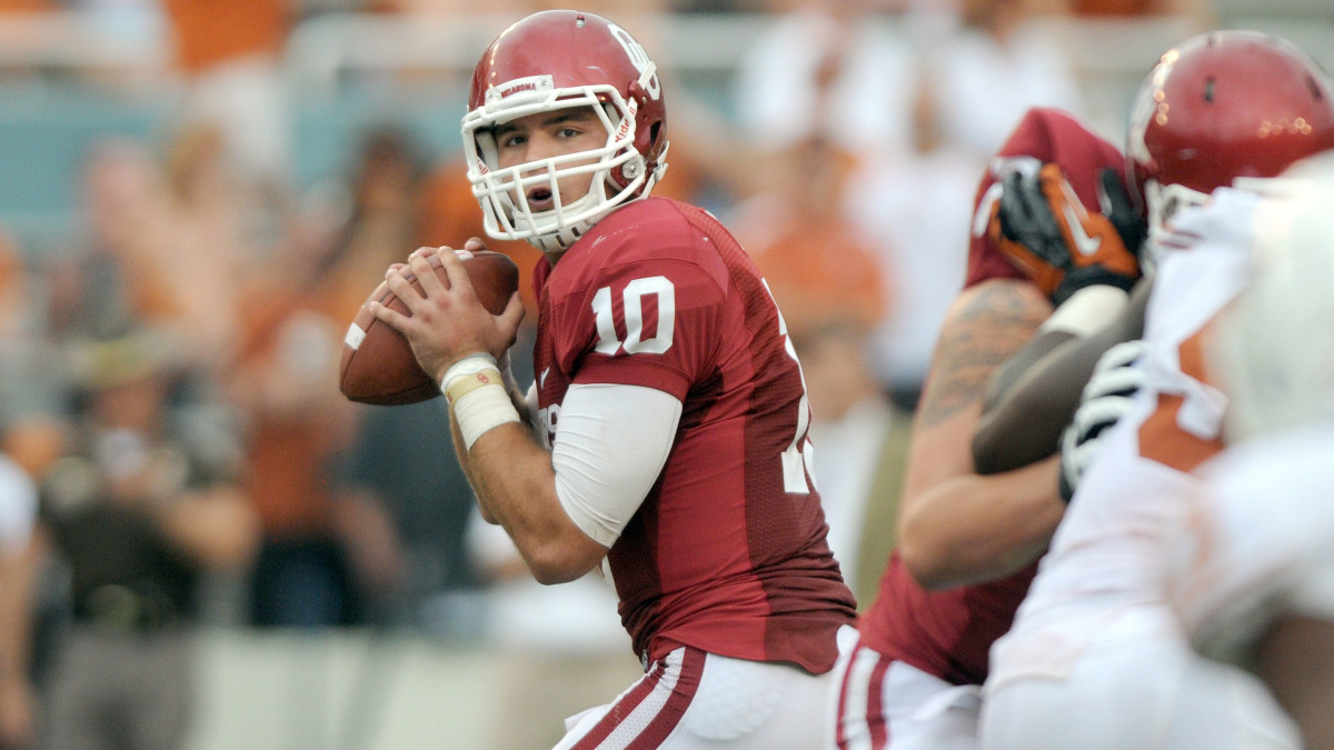 Oklahoma tight end Blake Bell taking snaps at quarterback - Sports ...