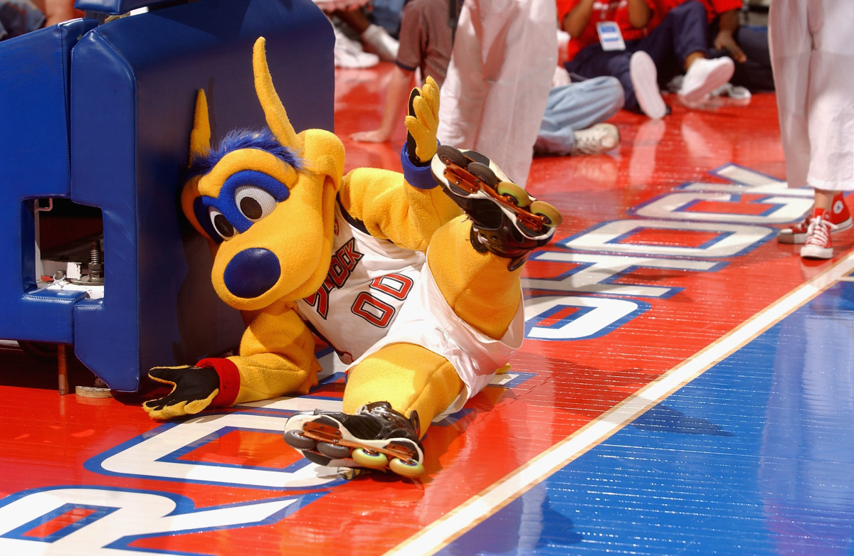Schadenfreude of the day: 7 mascots getting hurt - Sports Illustrated