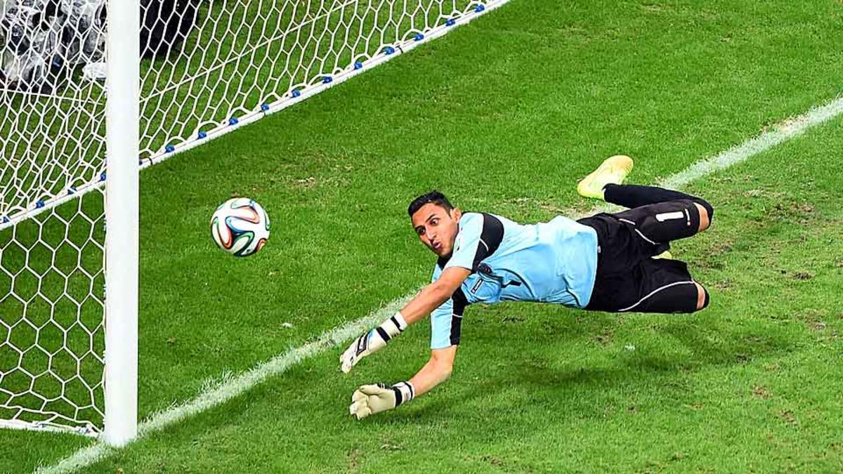 Real Madrid signs Costa Rican goalkeeper Keylor Navas from Levante ...