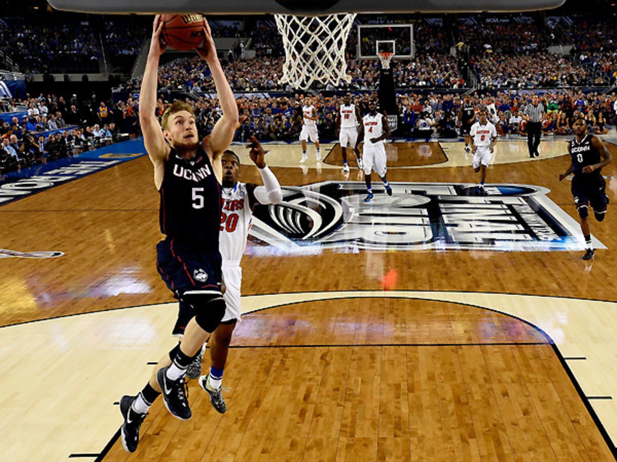 Connecticut controls game against No. 1 Florida in Final Four upset ...