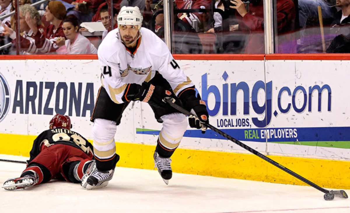 Ducks defenseman Sheldon Souray done for season after wrist surgery ...