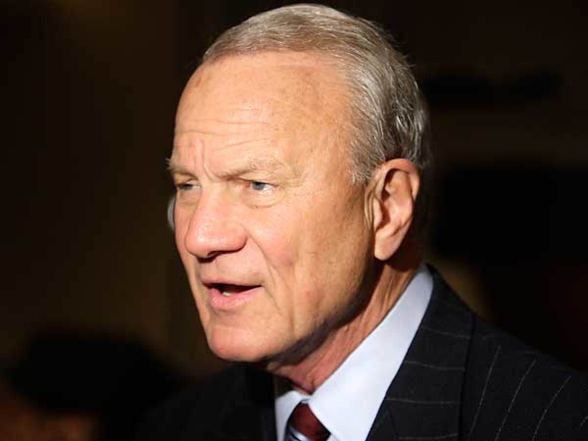 Barry Switzer on Johnny Manziel: "I'd never recruit a white quarterback ...