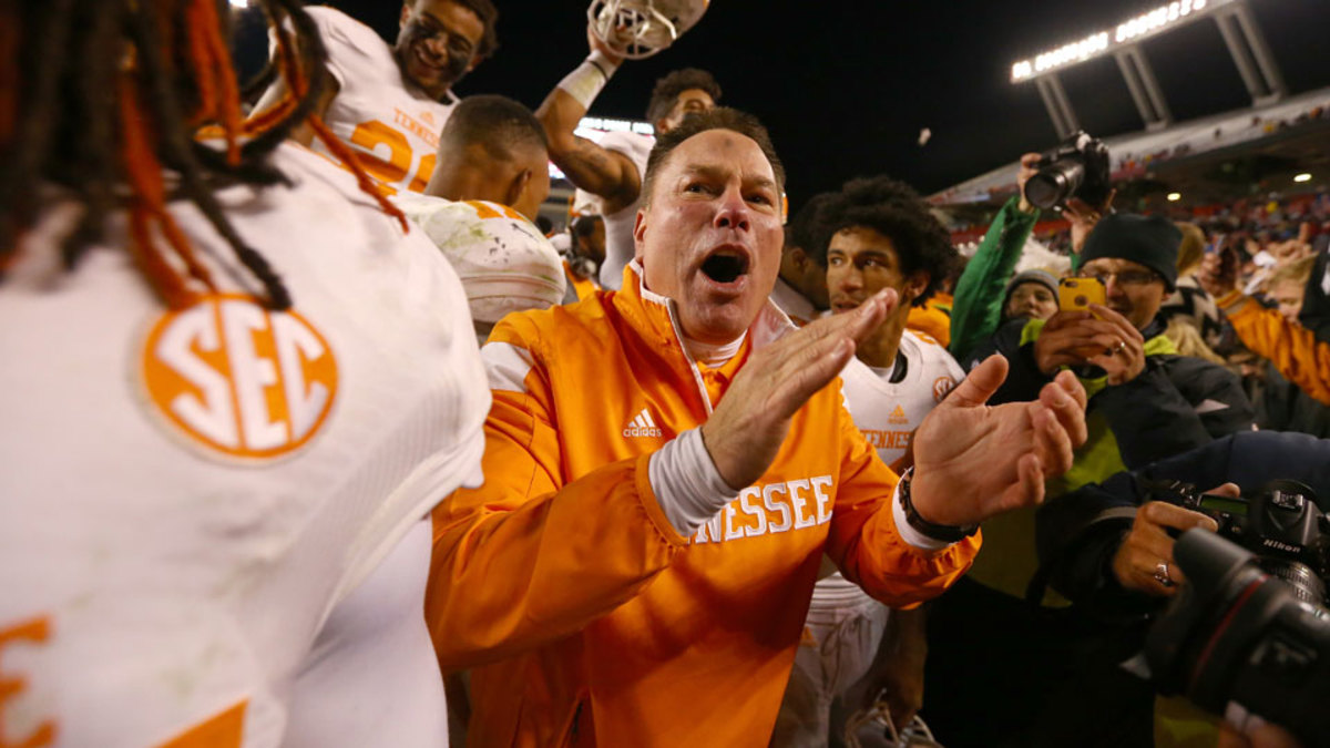 Tennessee gives football coach Butch Jones a two-year contract ...