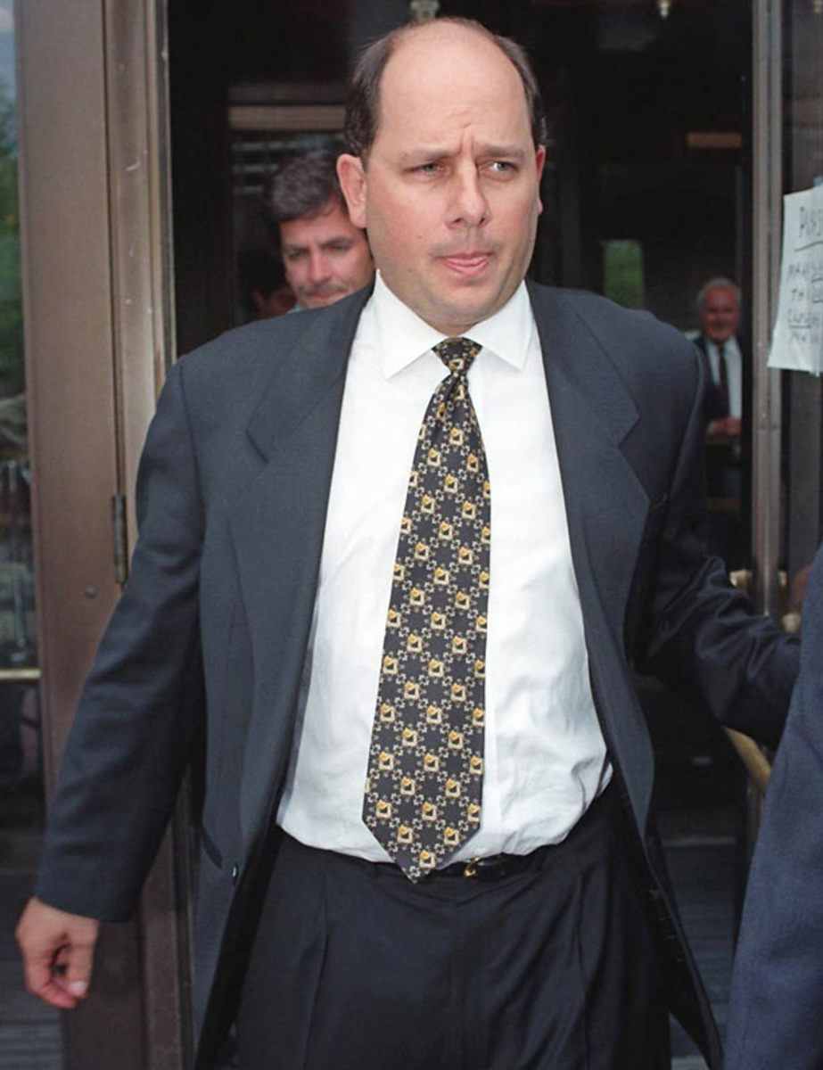 Top Line: Huge concussion lawsuit in works; honor for Bob Suter; more ...