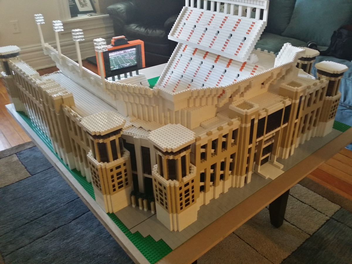 Texas Longhorns football Lego stadium: Fan builds replica of Darrell K ...
