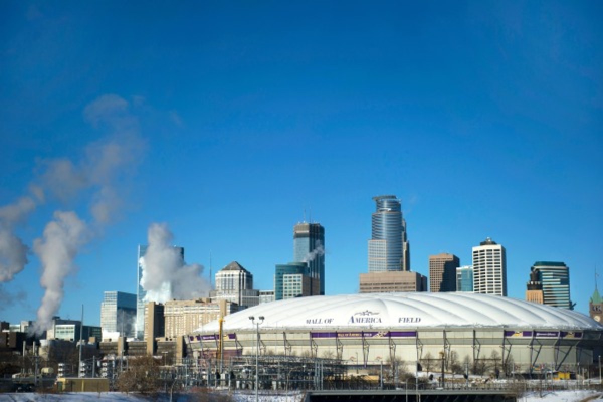 Metrodome, former home of Vikings, Twins, deflated for final time ...