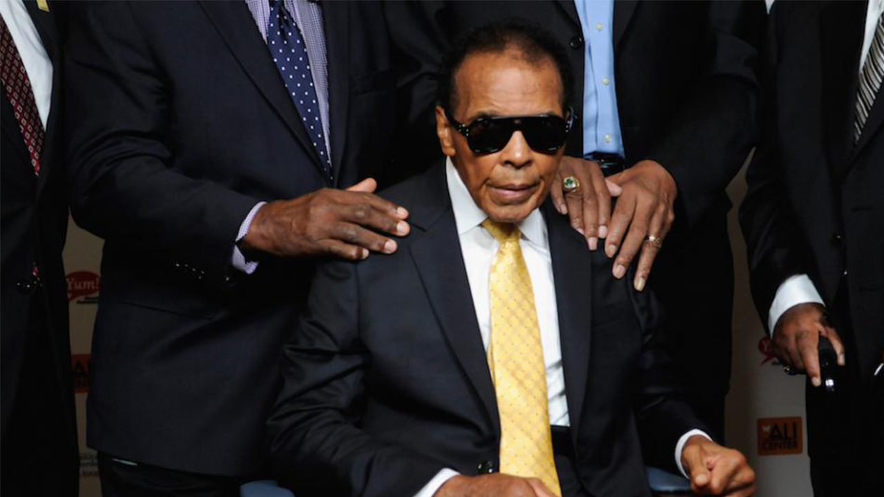 Muhammad Ali hospitalized with mild case of pneumonia - Sports Illustrated