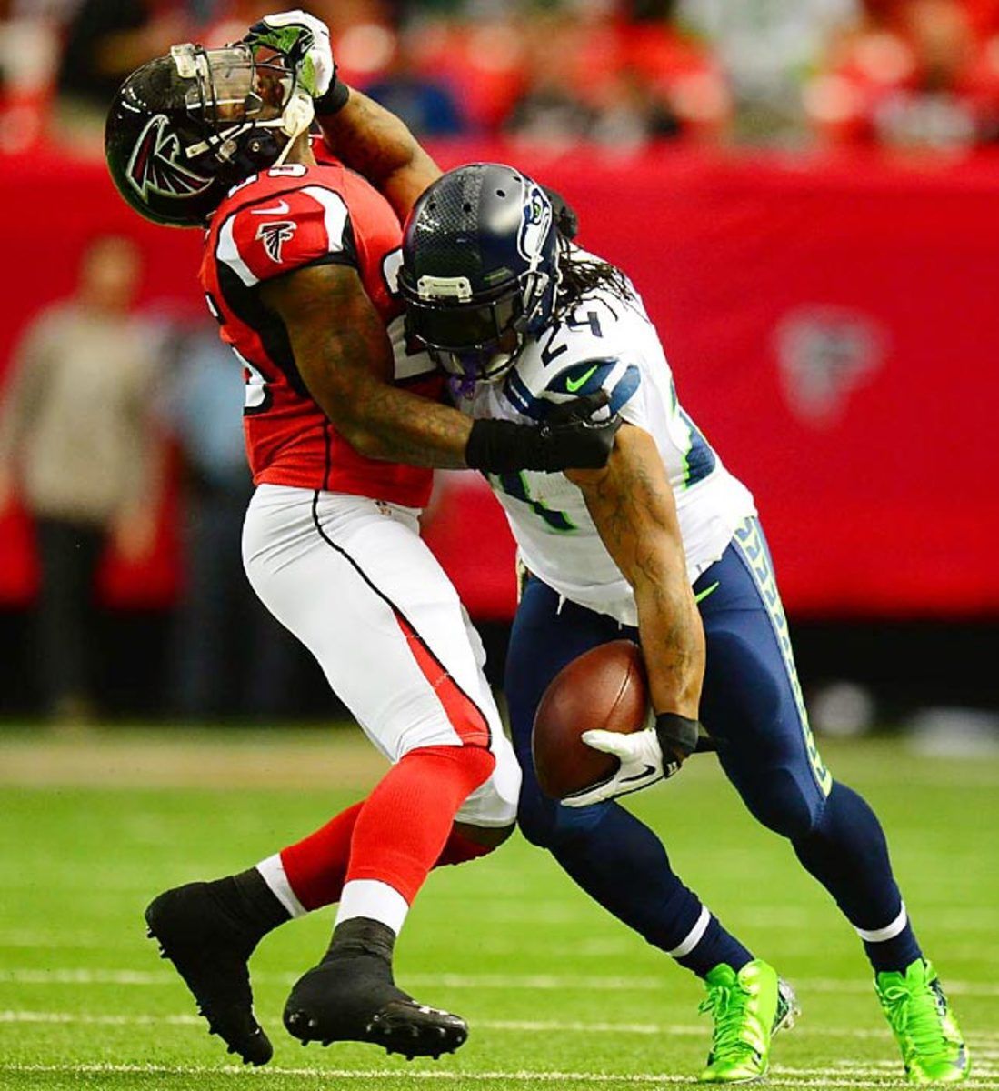 Marshawn Lynch Stiff Arm Falcons