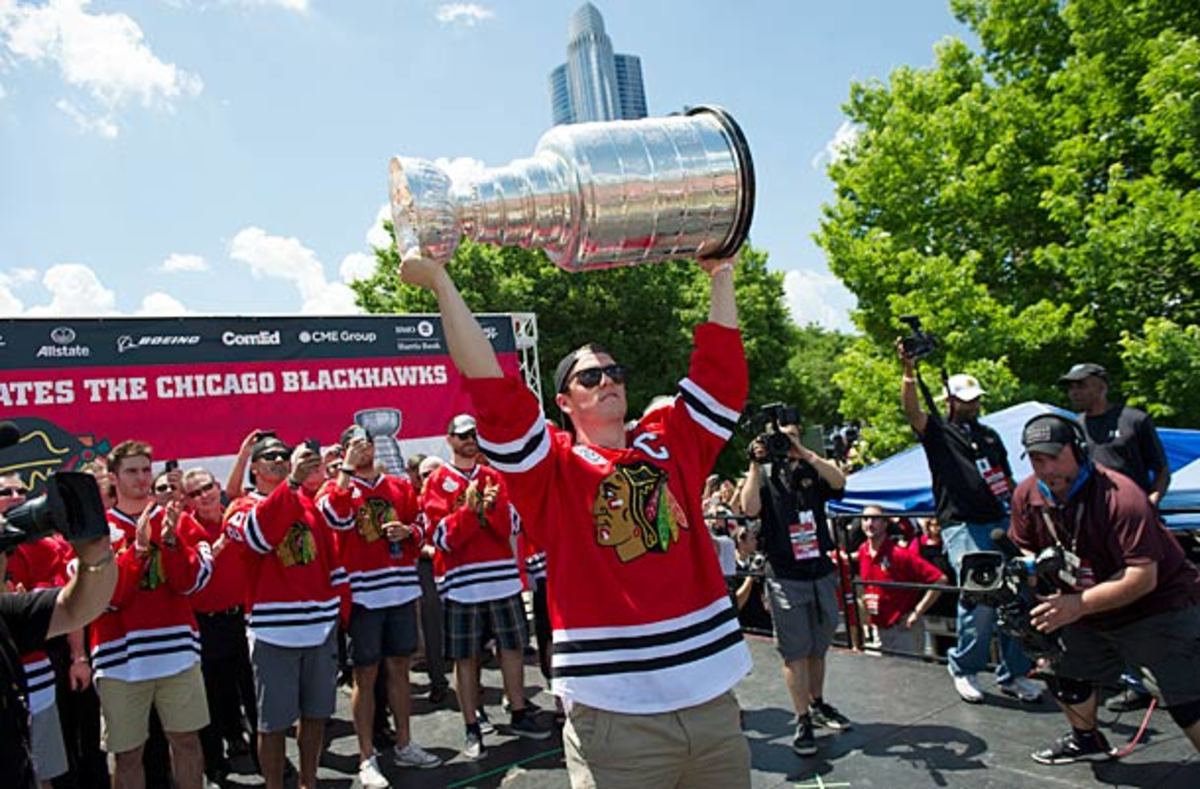 Chicago Blackhawks made favorites to repeat as Stanley Cup champs ...