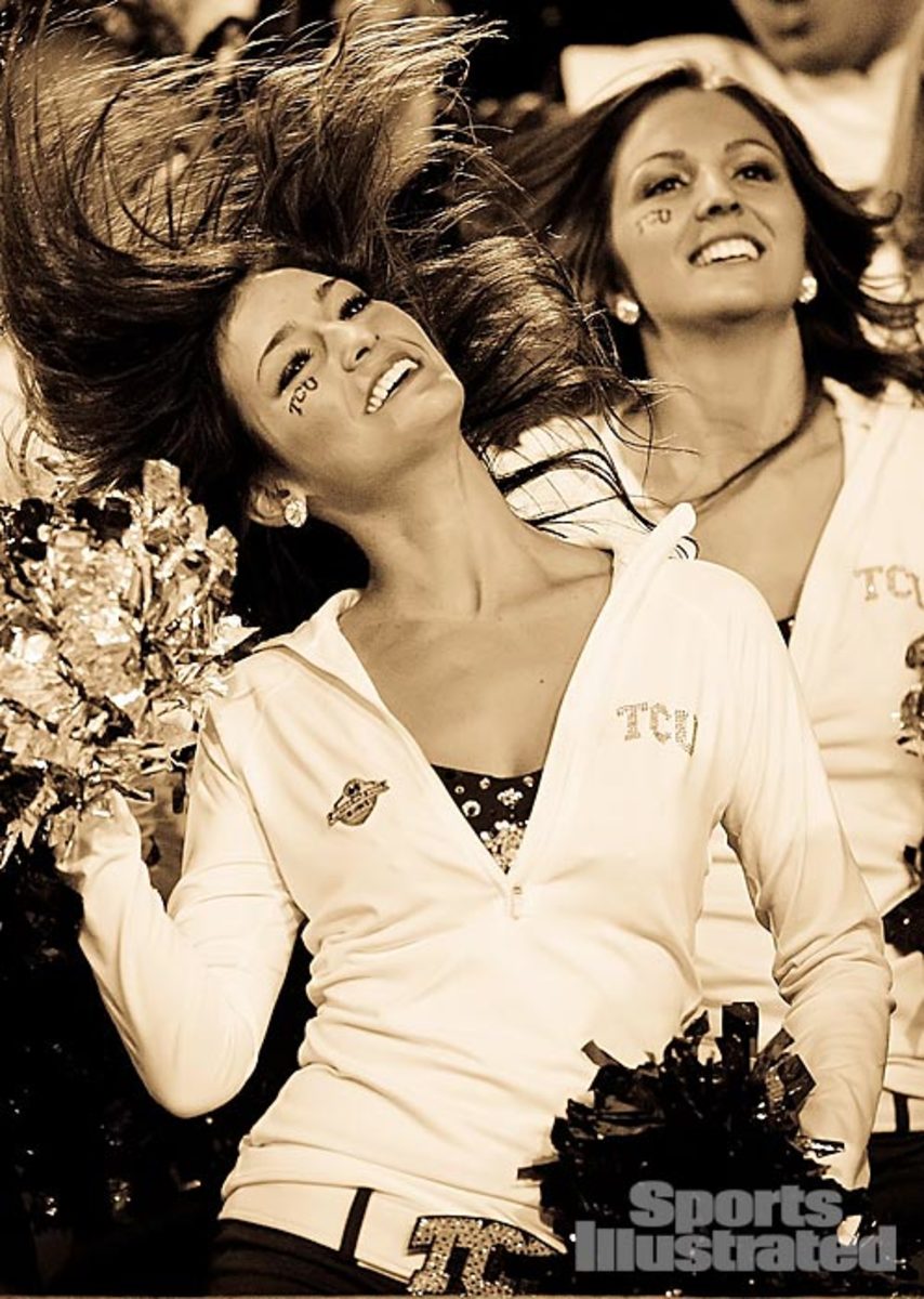 Cheerleader of the Week - Sports Illustrated