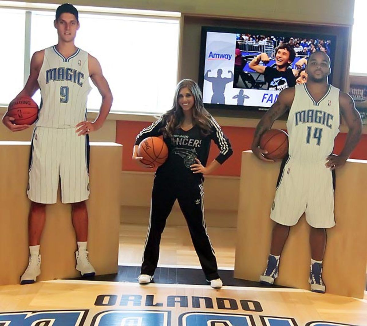 Cheerleader of the Week - Sports Illustrated