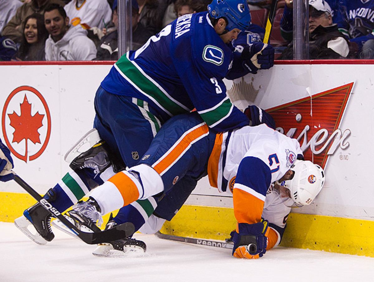 Ex-players file class action suit against NHL over concussions - Sports ...