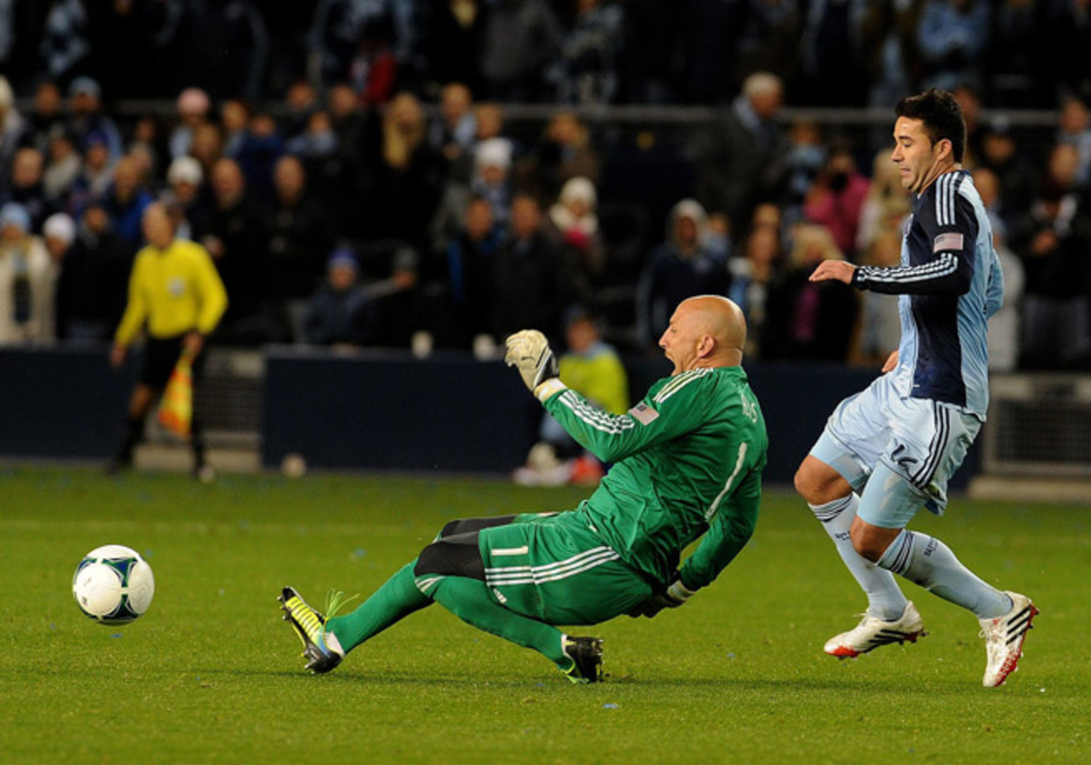 Revs GK Reis has quadriceps surgery - Sports Illustrated