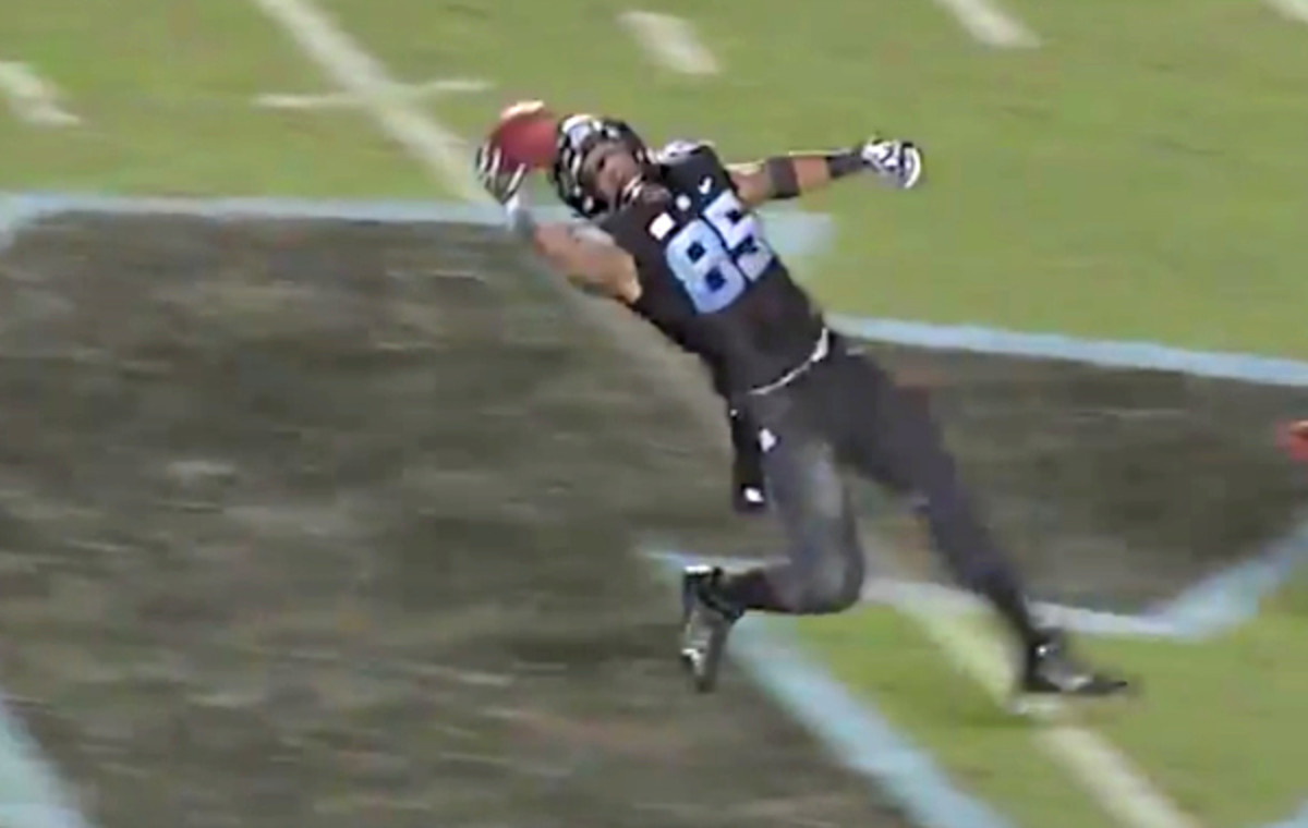 These College Receivers Are Better At Catching with One Hand Than You ...