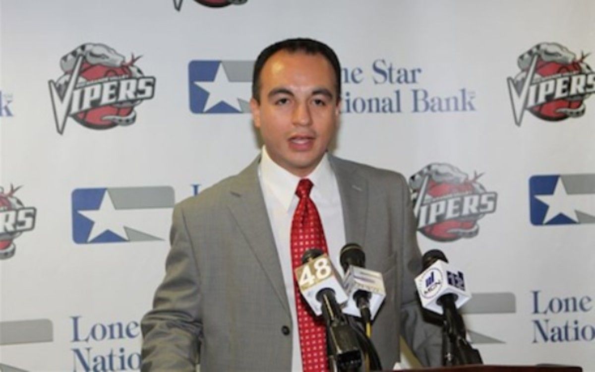 Report: Mavericks hire Rockets VP Gersson Rosas as general manager ...