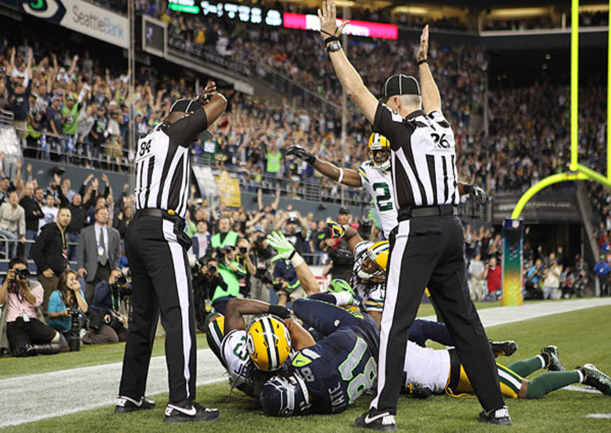 Off the Snap: Replacement ref Lance Easley now a Seattle fan favorite ...