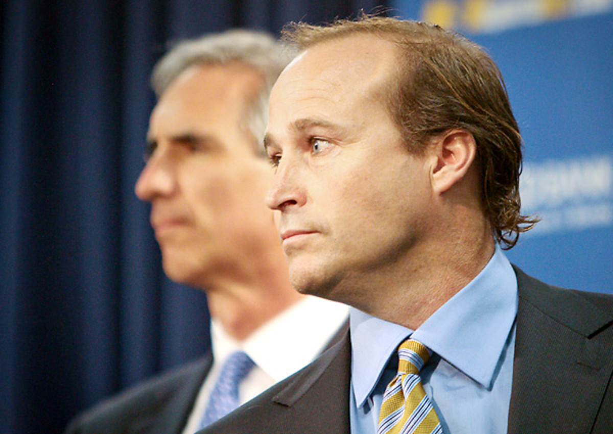 West Virginia AD Oliver Luck stands by coach Dana Holgorsen after 4-8 ...