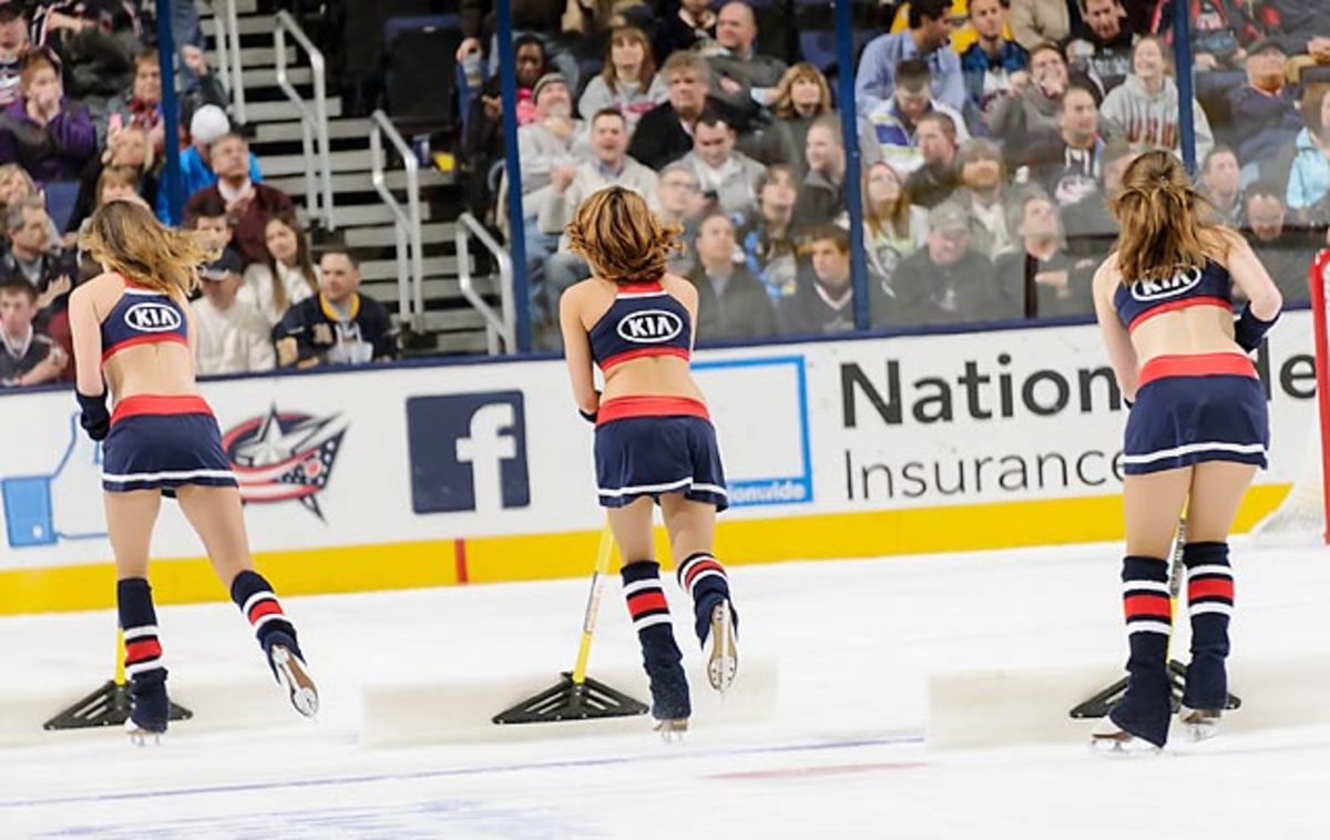 Cheerleader of the Week - Sports Illustrated