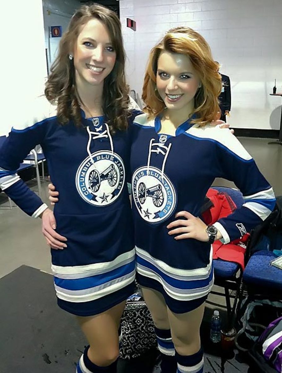 Cheerleader of the Week - Sports Illustrated