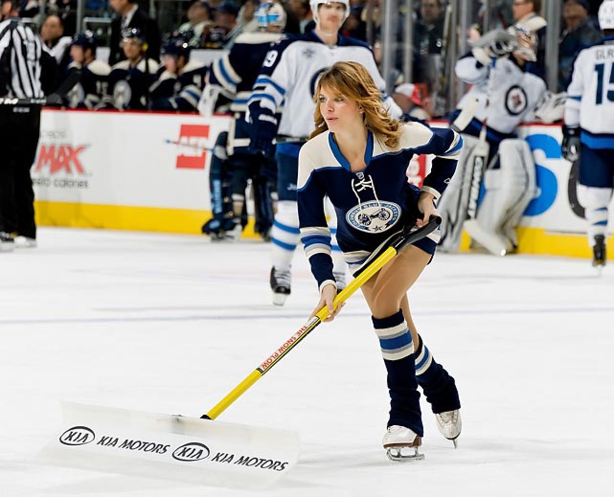 Cheerleader of the Week - Sports Illustrated