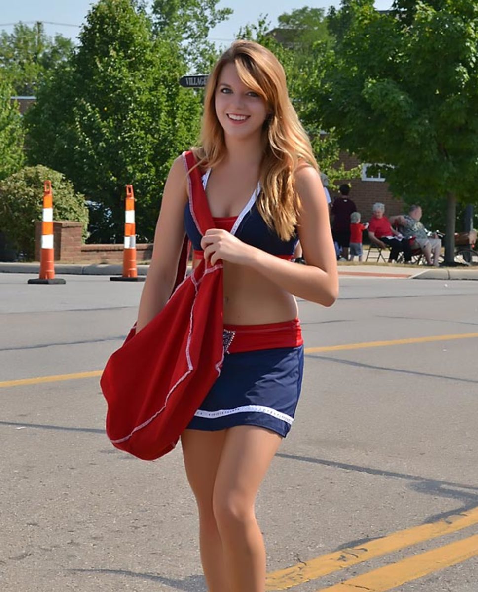 Cheerleader of the Week - Sports Illustrated