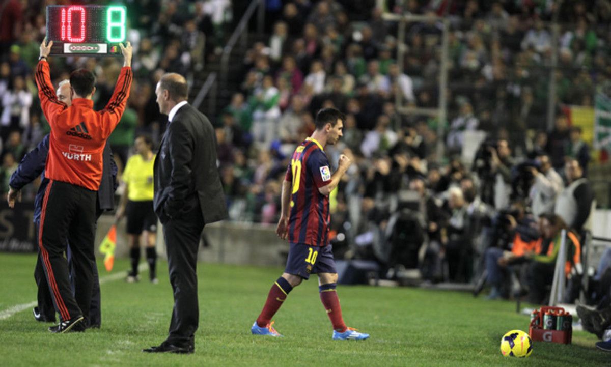 Messi out 6 to 8 weeks with leg injury - Sports Illustrated