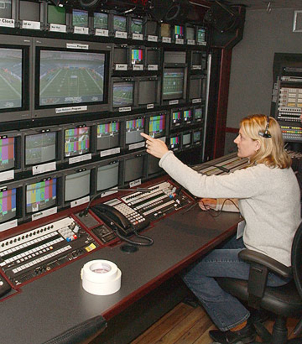 CBS Sports' Suzanne Smith only woman directing NFL games - Sports ...