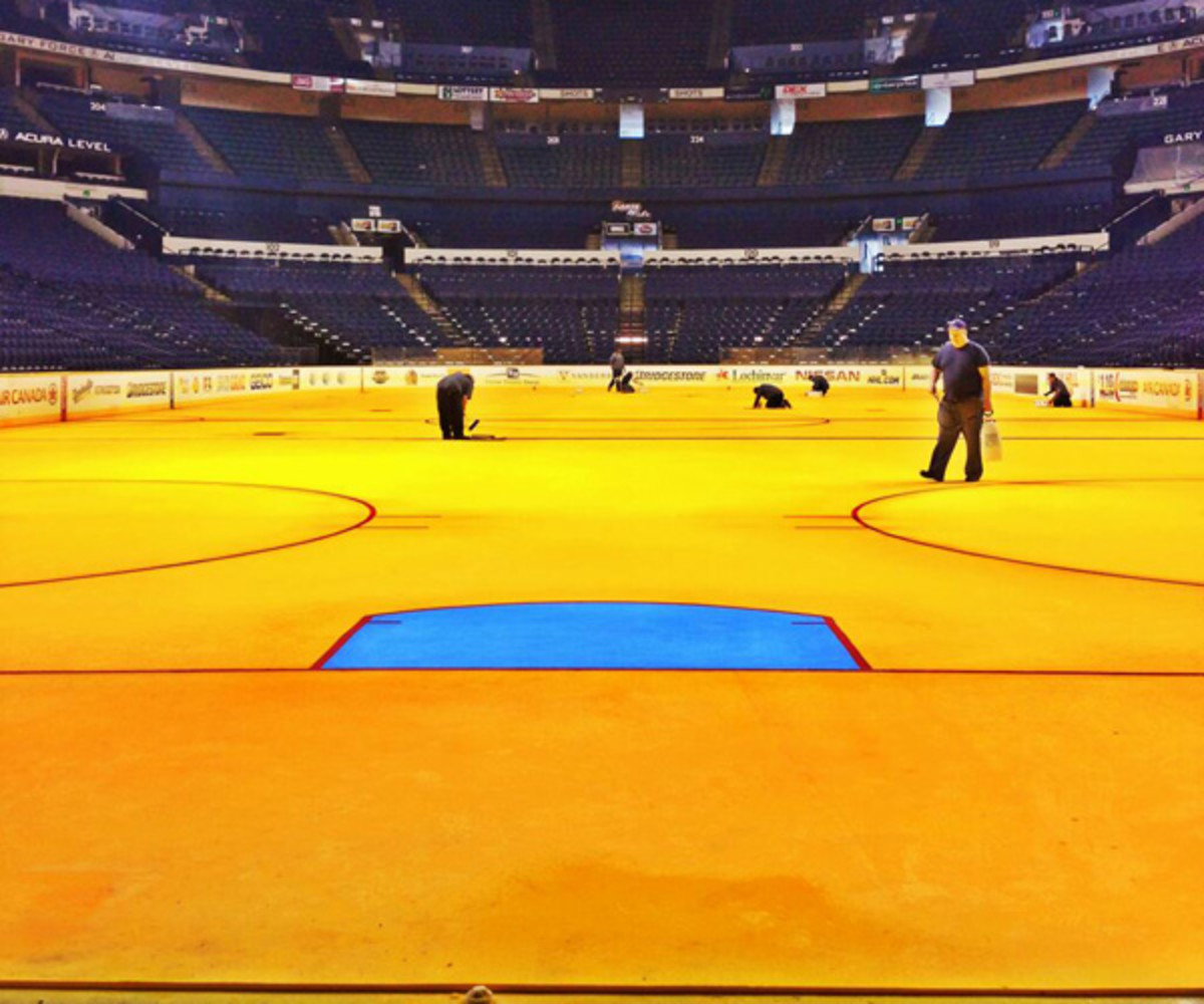 The Nashville Predators Painted Their Ice Gold. It's a Good Look for ...