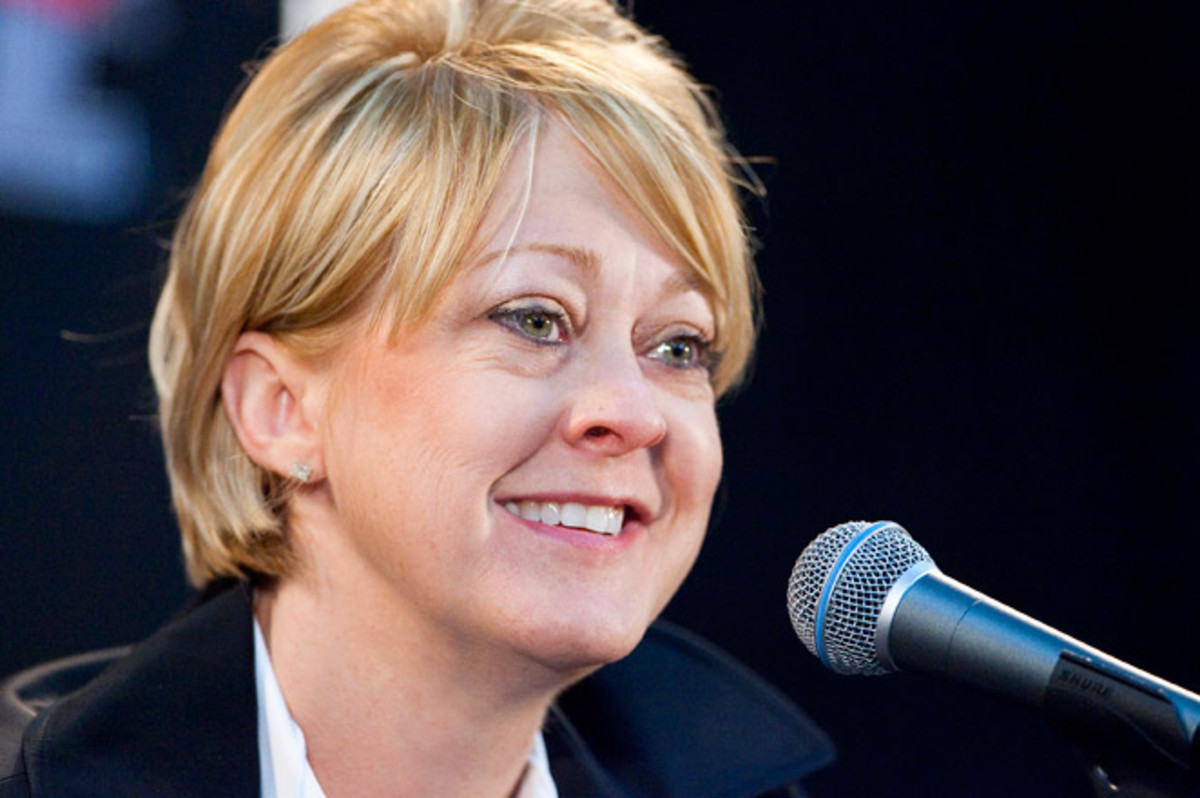 Alabama hires Kristy Curry as new women's basketball coach - Sports ...