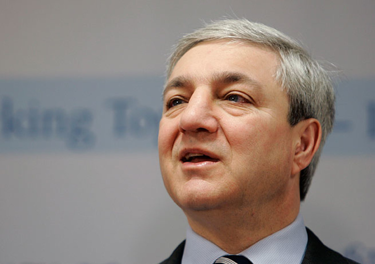 Graham Spanier, ex-Penn State president, wants charges dropped - Sports ...