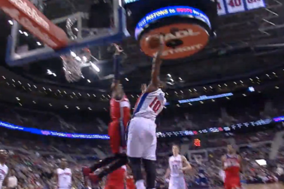 Video: Pistons' Greg Monroe dunks over Wizards' John Wall in transition ...