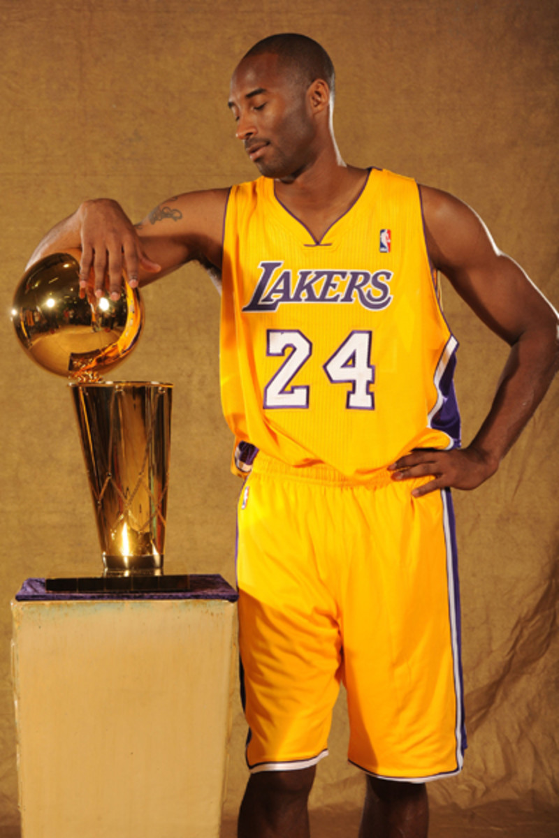 Kobe, parents reach settlement over memorabilia auction - Sports ...