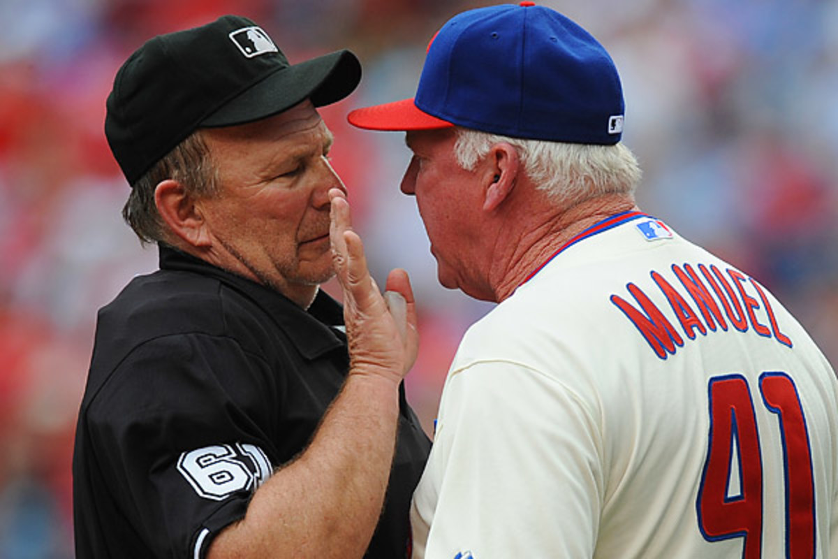 Umpire Bob Davidson once again the center of attention in Philadelphia ...