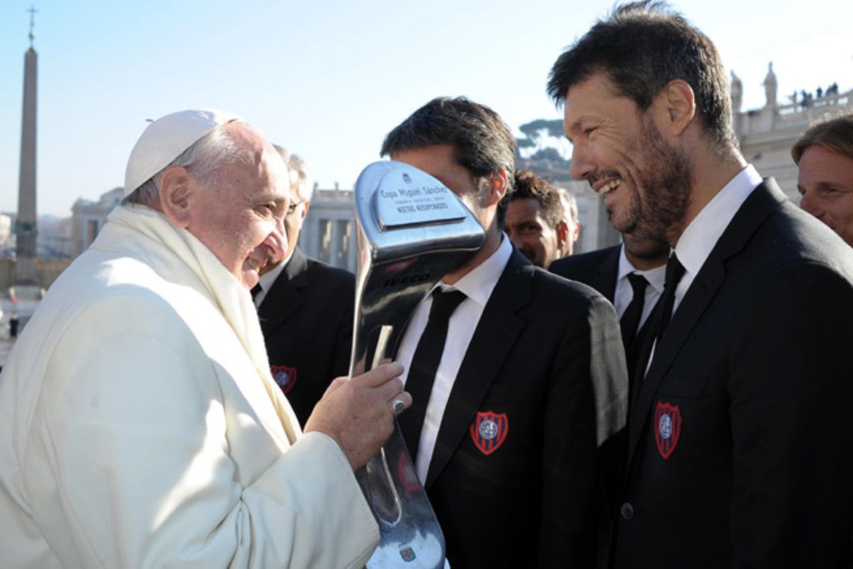 Pope Francis celebrates San Lorenzo's Argentina championship - Sports ...