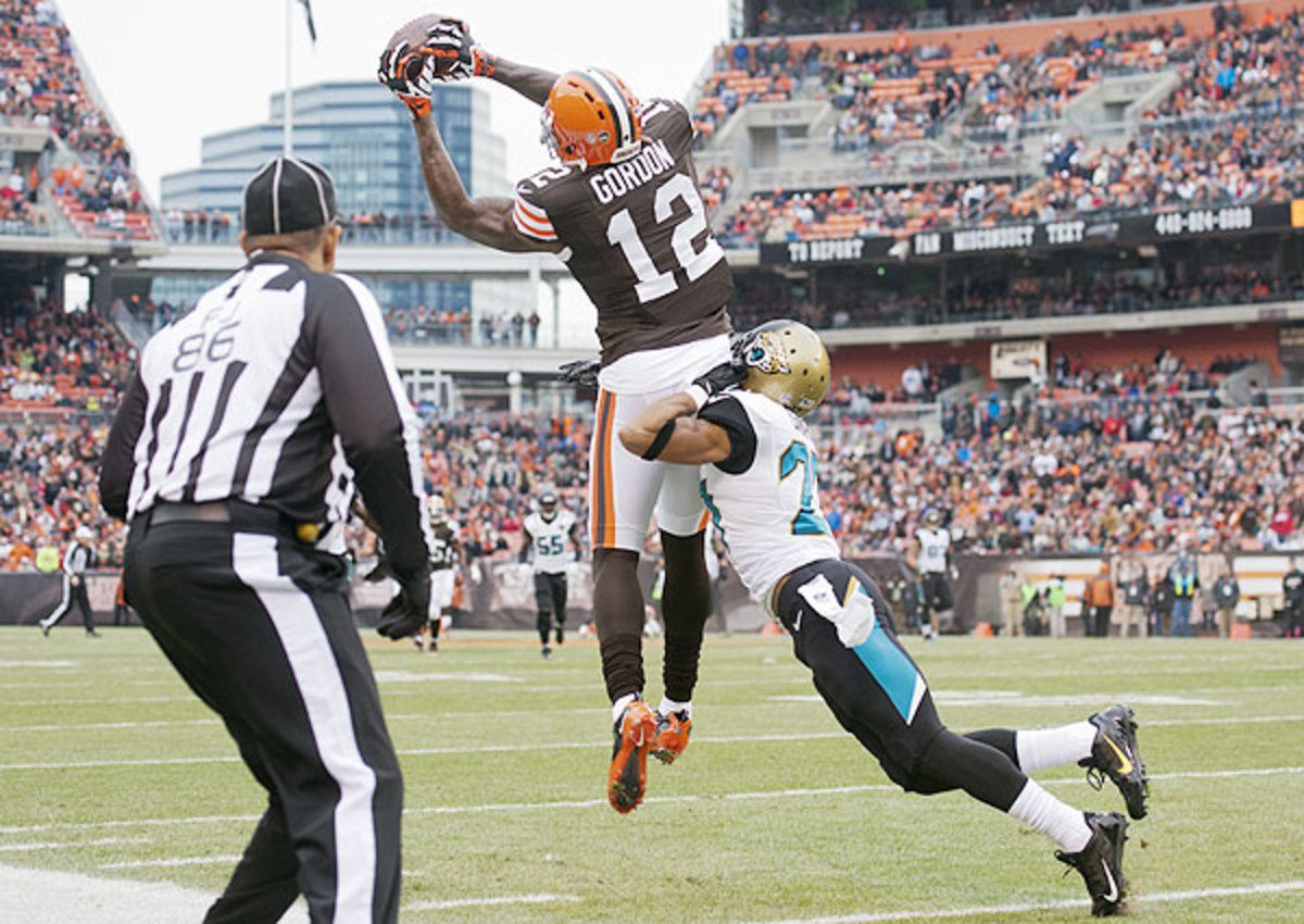 Josh Gordon sets NFL record with second straight 200-yard receiving ...