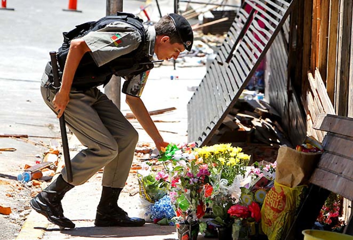 Brazil grieves after nightclub fire 500 days before World Cup - Sports ...