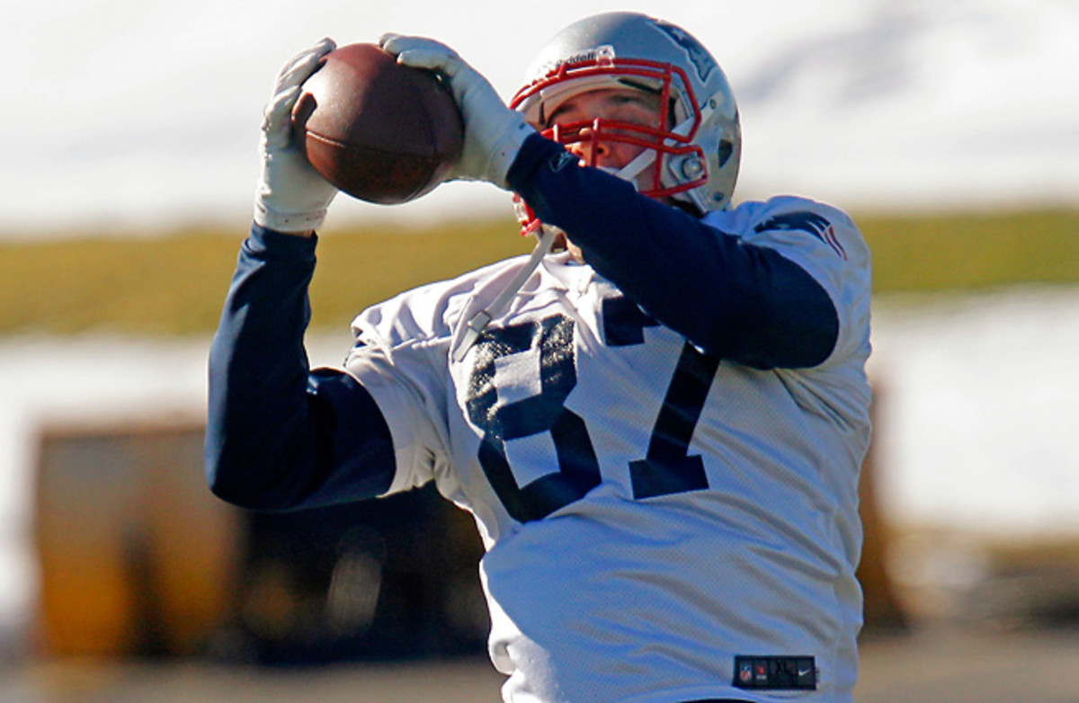 Rob Gronkowski undergoes back surgery; timetable for return unknown ...