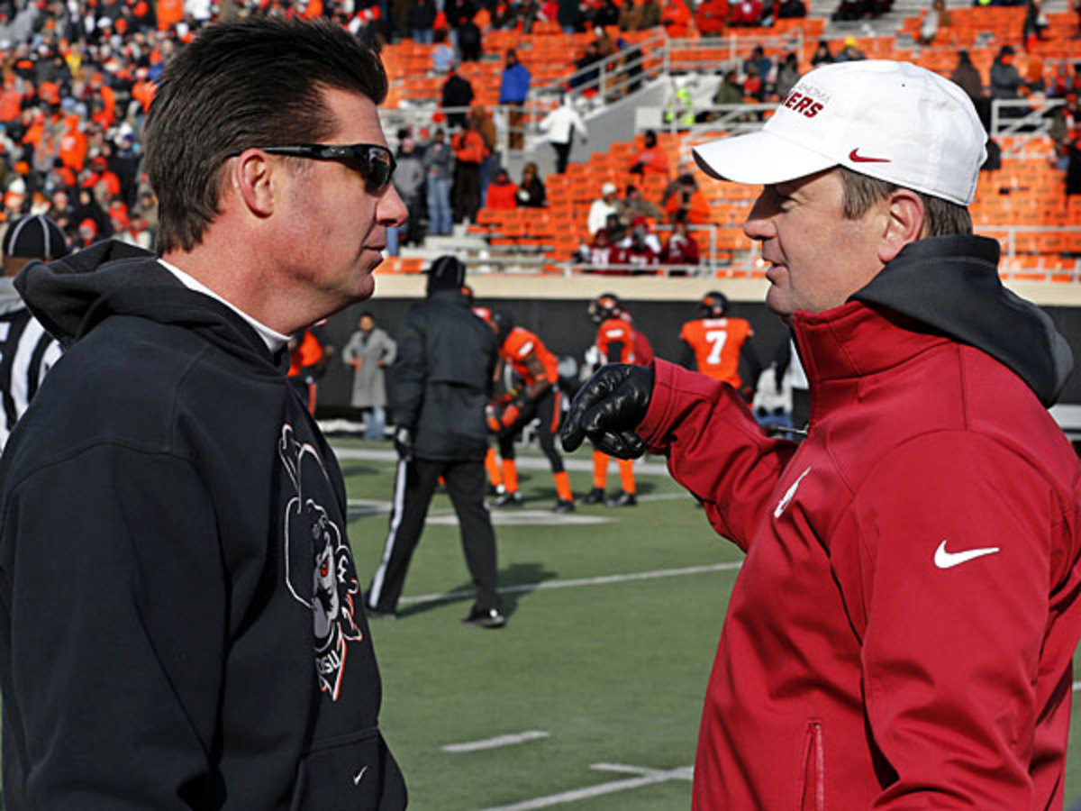 Oklahoma State's Ben Grogan kicks field goal during earthquake against ...