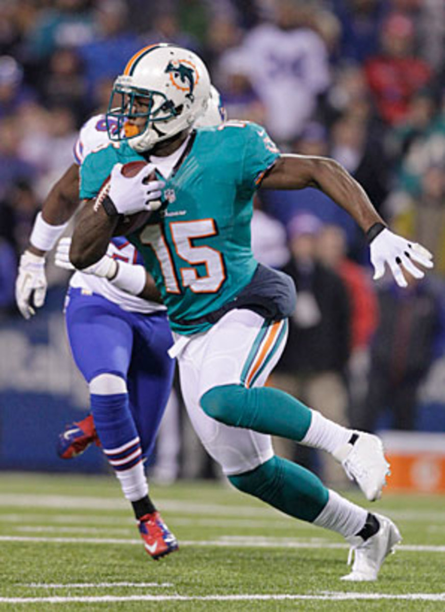 Browns acquire veteran WR Davone Bess from Dolphins - Sports Illustrated