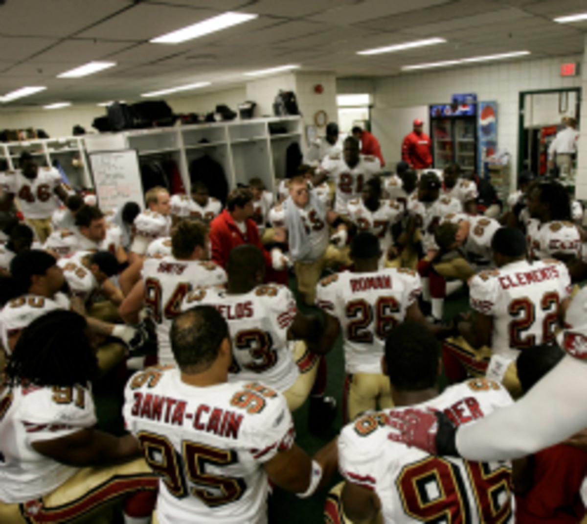 NFL plans to allow in-stadium fans to peek into locker rooms - Sports ...