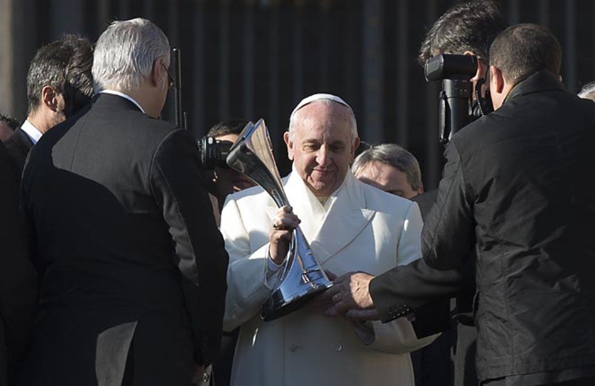 Pope Francis celebrates San Lorenzo's Argentine championship - Sports ...