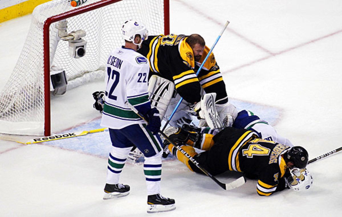 Top Line: Tim Thomas hot in Panthers debut; Ovechkin's torch run; more ...
