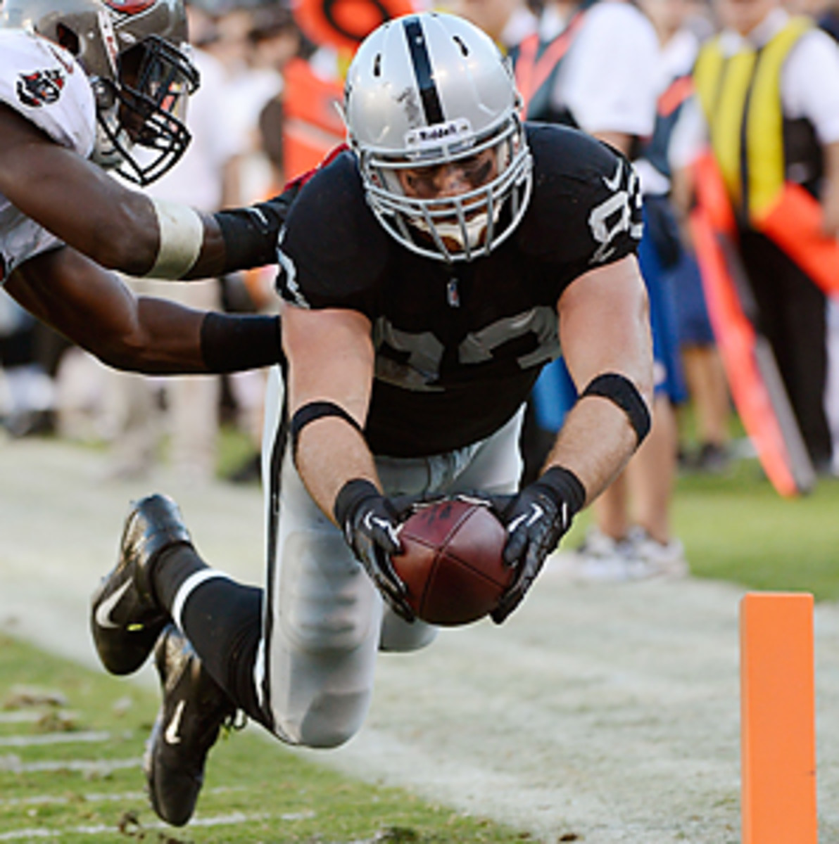 Giants sign former Raiders TE Brandon Myers - Sports Illustrated