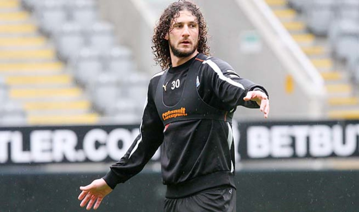 Fabricio Coloccini returns to Newcastle, dismisses unrest reports ...