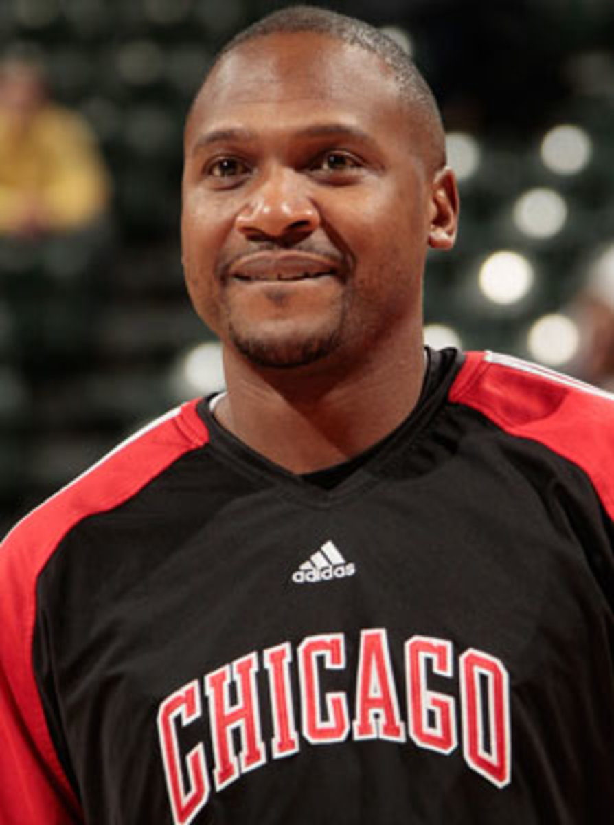 Suns tab longtime NBA veteran Lindsey Hunter as interim coach - Sports ...