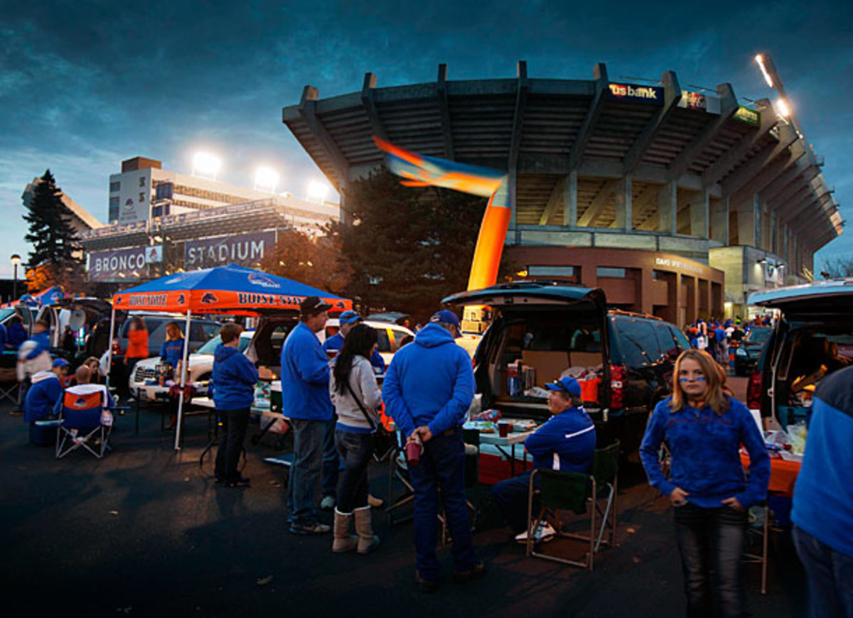Boise State looking to add new video board, midfield logo in stadium ...