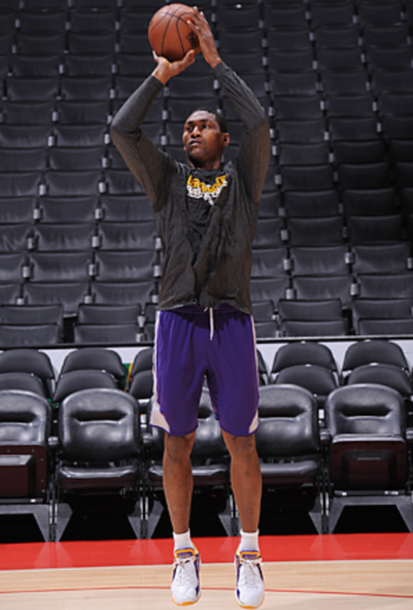 Metta World Peace anticipates early return from knee surgery - Sports ...