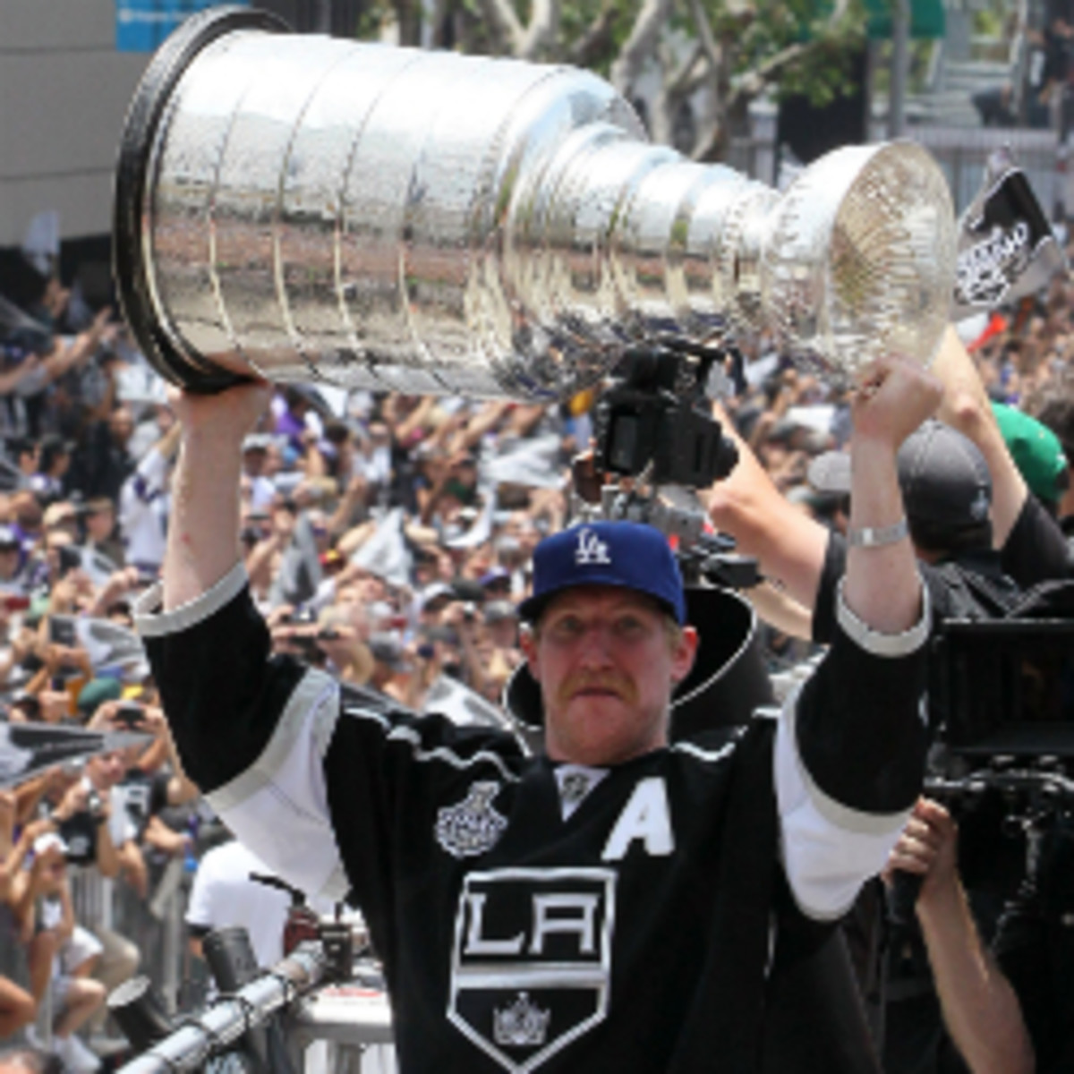 Report: Kings' Matt Greene out for season with back injury - Sports ...