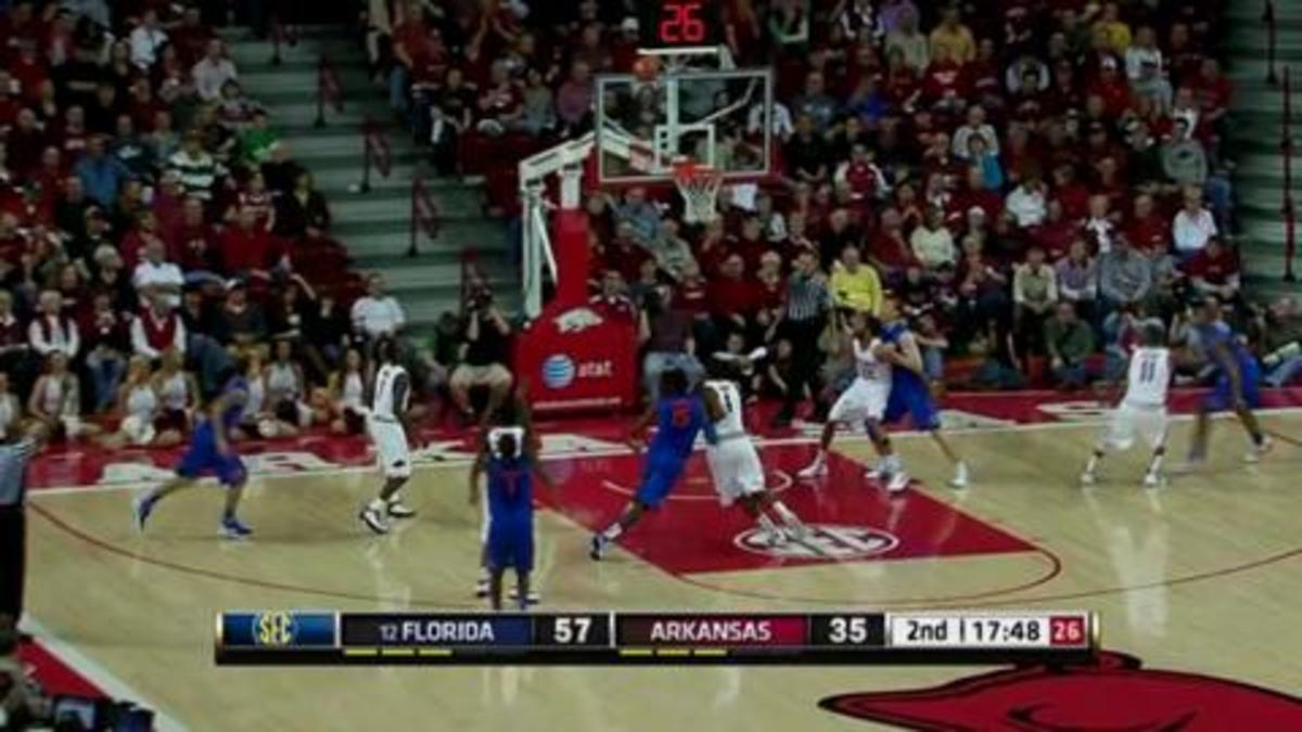 Walker, No. 14 Gators tackle Razorbacks - Sports Illustrated