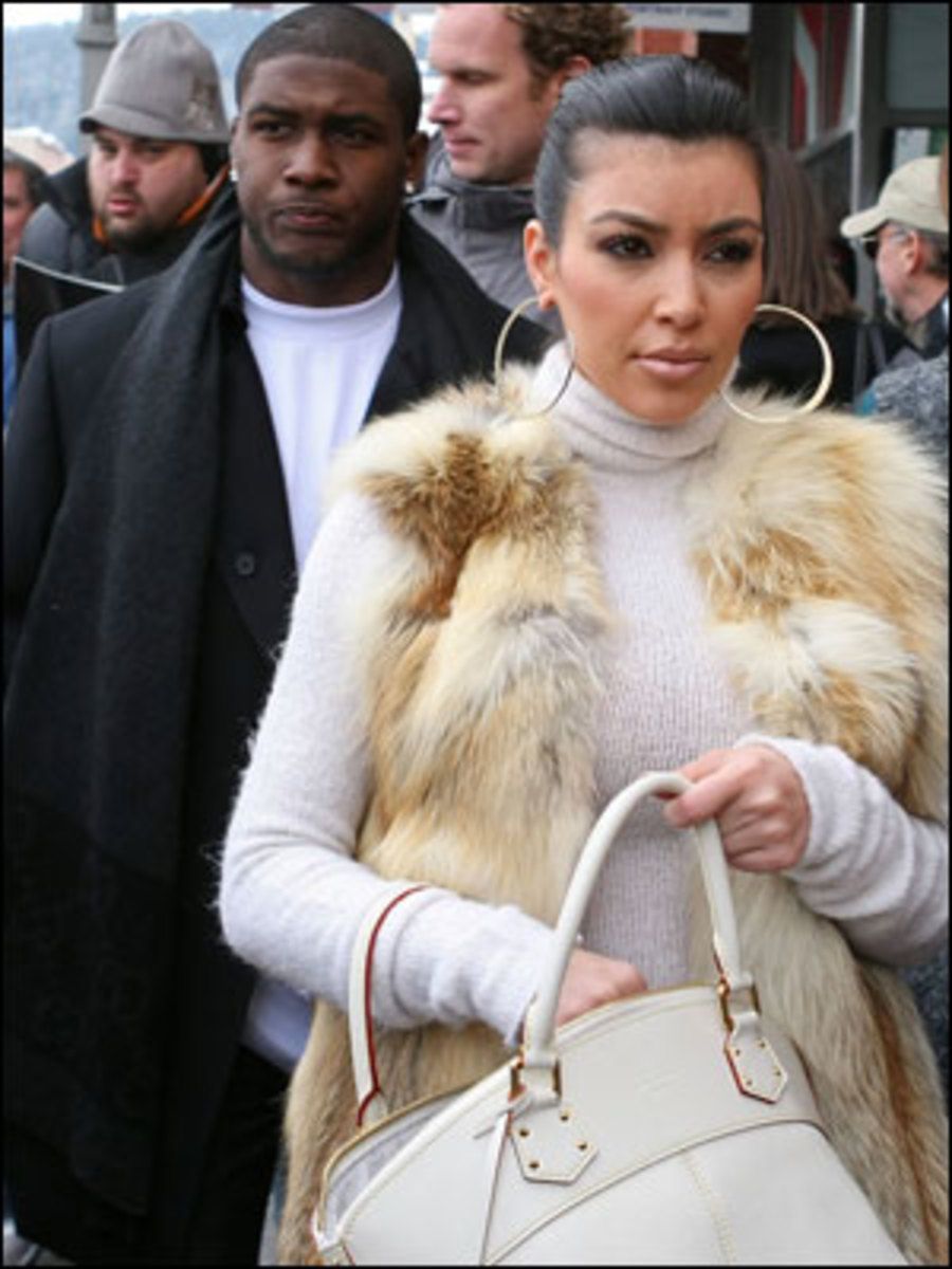 Reggie Bush And Kim Kardashian Kissing